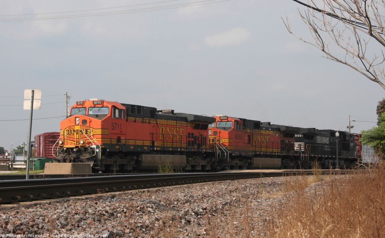 BNSF 5711
